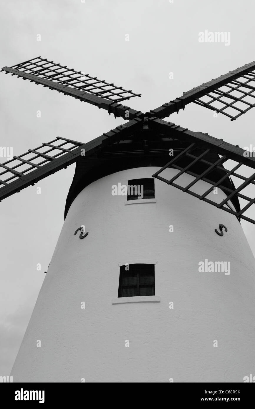 Mulino a vento bianco e nero immagini e fotografie stock ad alta ...