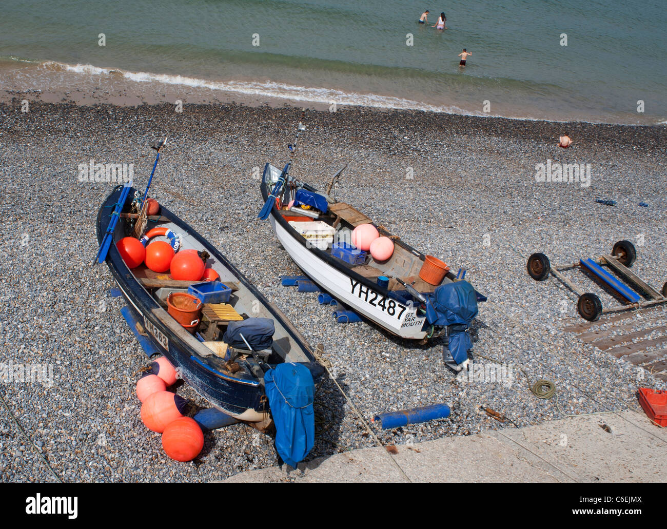 Barche riva immagini e fotografie stock ad alta risoluzione - Alamy