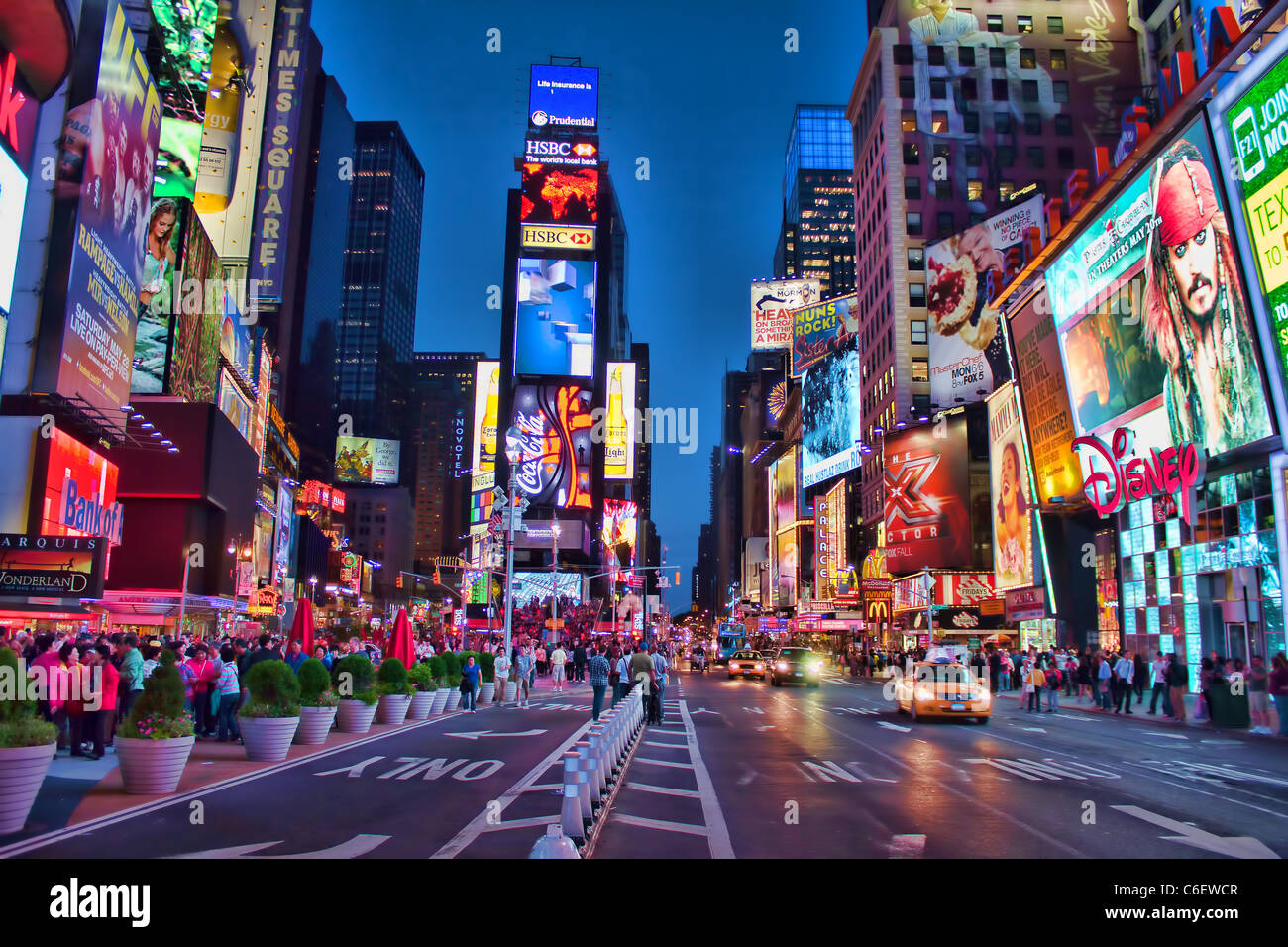 Nyc times square immagini e fotografie stock ad alta risoluzione - Alamy
