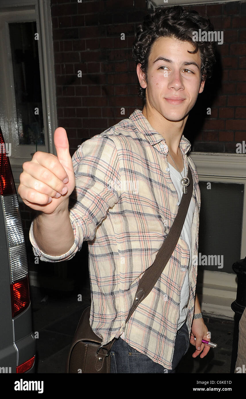 Nick jon lascia il teatro delle regine immagini e fotografie stock ad ...