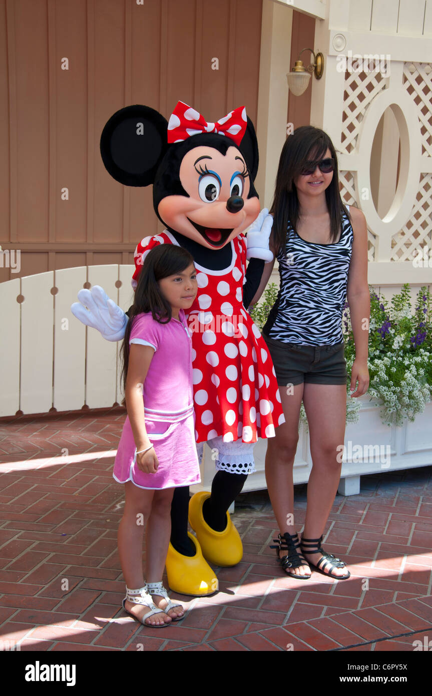 Minnie mouse character disneyland in immagini e fotografie stock ad ...