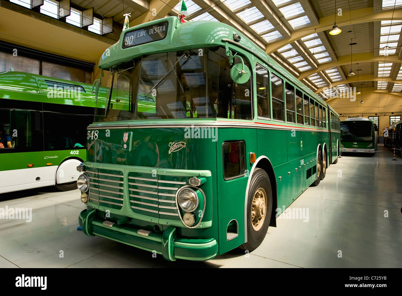 Old timer bus immagini e fotografie stock ad alta risoluzione - Alamy