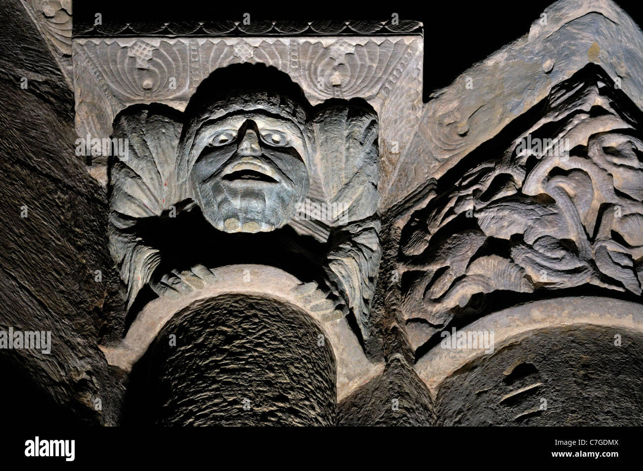 Capitello romanico immagini e fotografie stock ad alta risoluzione - Alamy