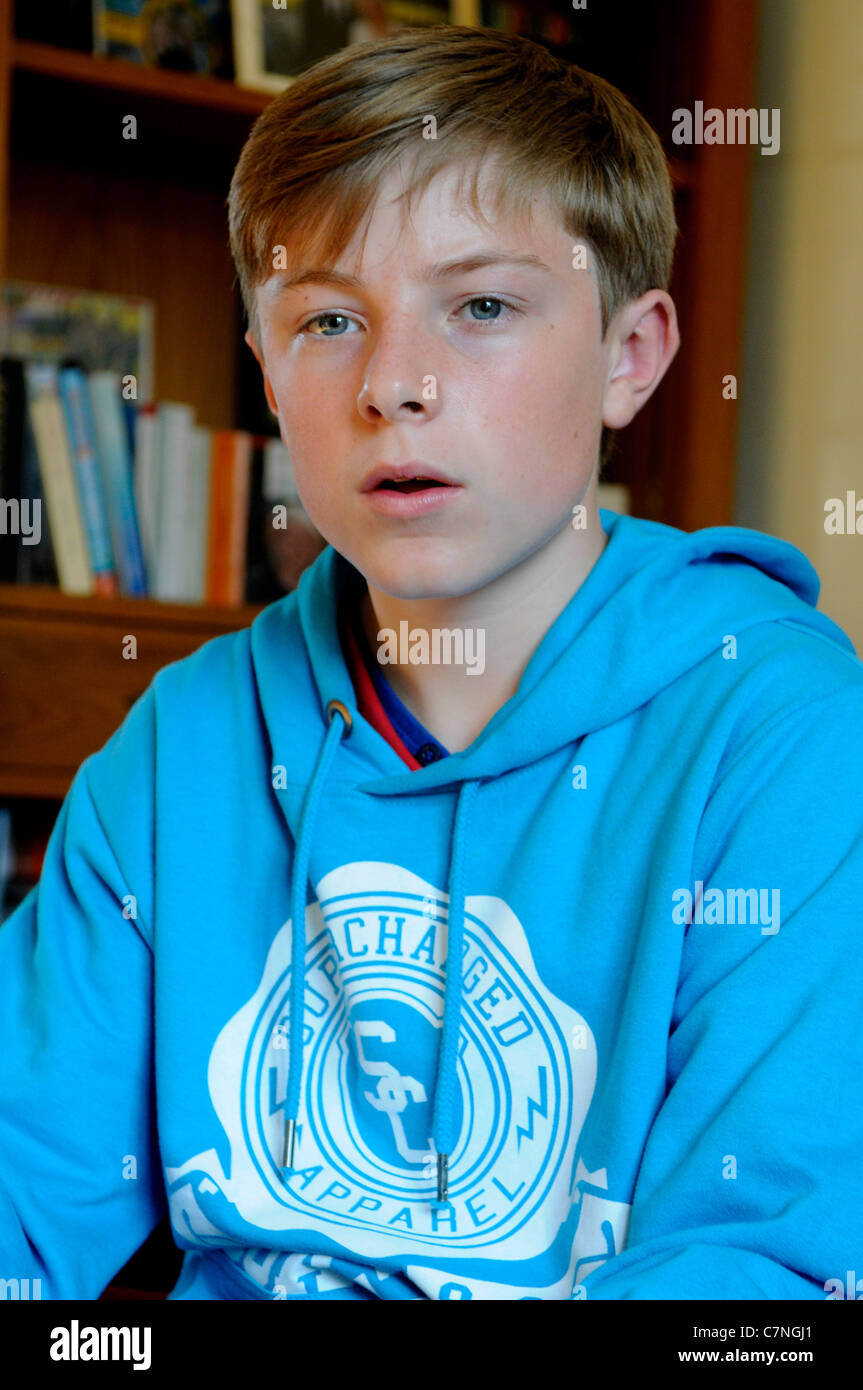 Maschio di 13 anni immagini e fotografie stock ad alta risoluzione - Alamy