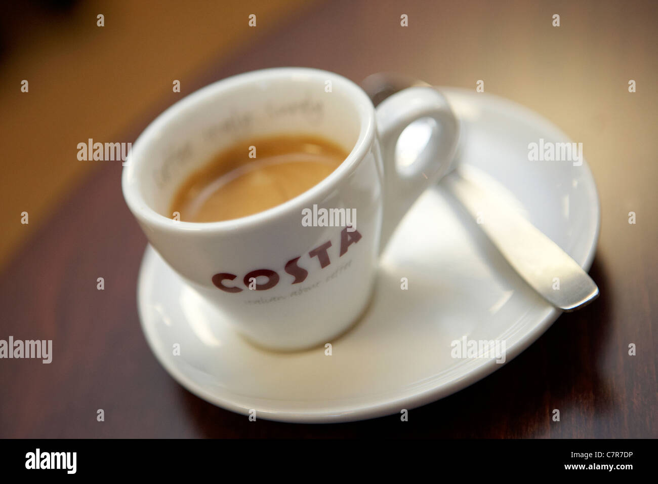 Costa coffee barista immagini e fotografie stock ad alta risoluzione ...