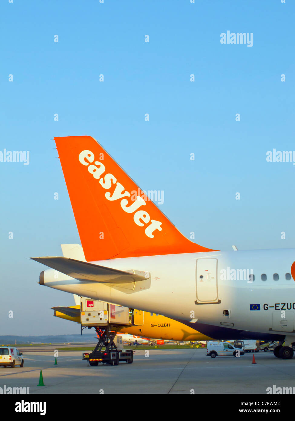Easyjet tail immagini e fotografie stock ad alta risoluzione - Alamy