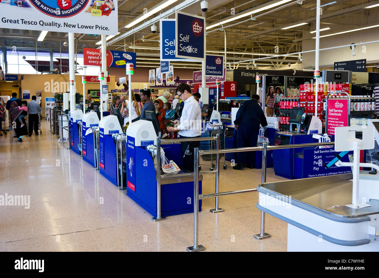 Tesco self checkout immagini e fotografie stock ad alta risoluzione - Alamy