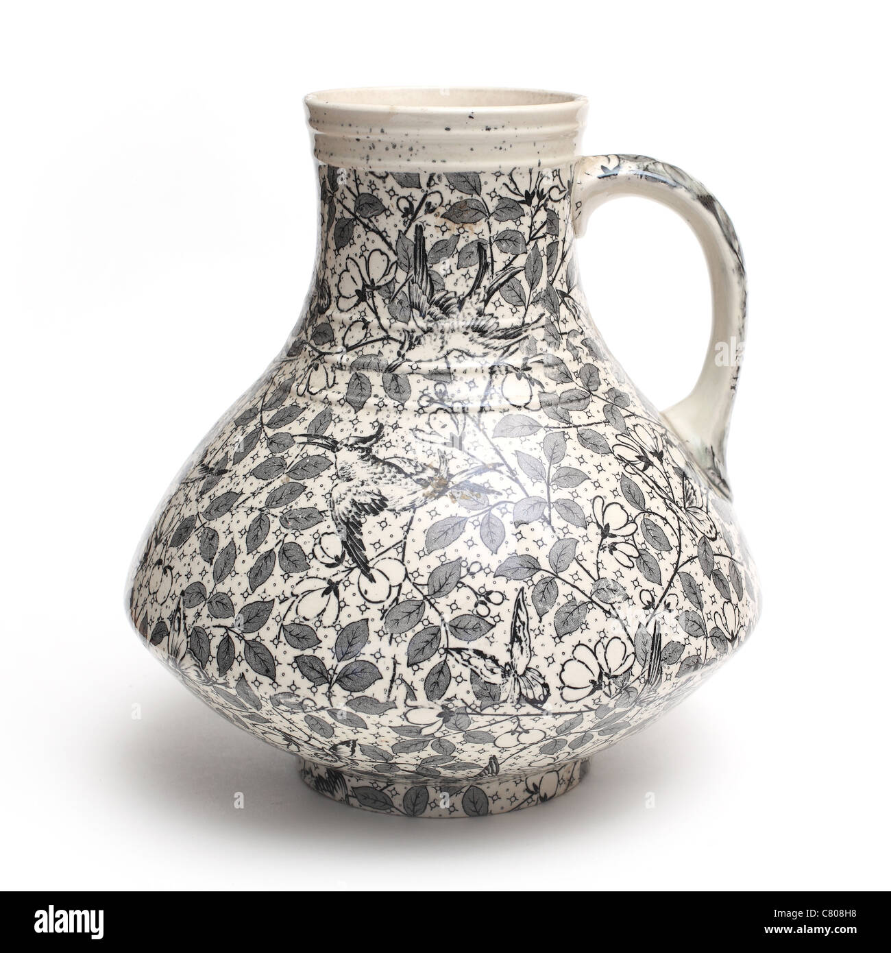 Primo piano di una brocca in ceramica di vetro bianco latte immagini e ...