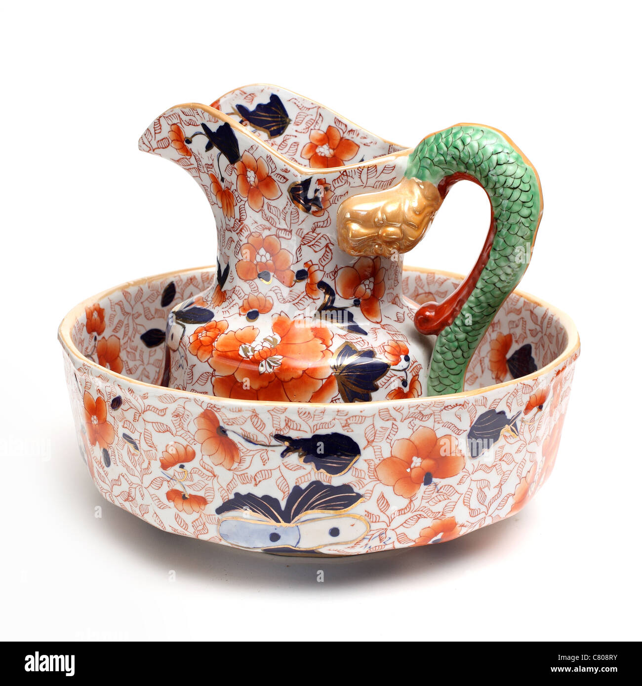 Primo piano di una brocca in ceramica di vetro bianco latte immagini e ...