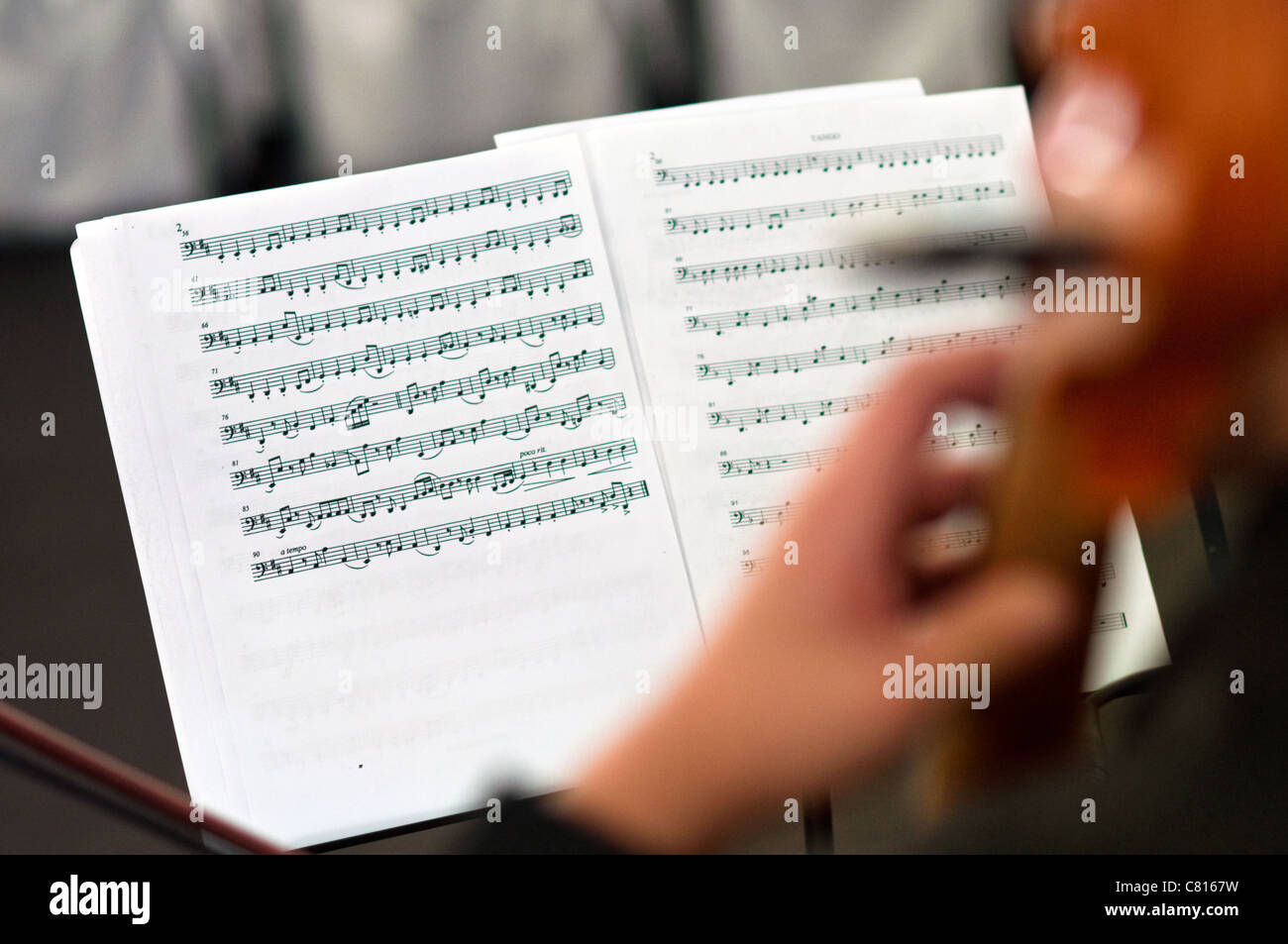 Note musicali colorate immagini e fotografie stock ad alta risoluzione ...