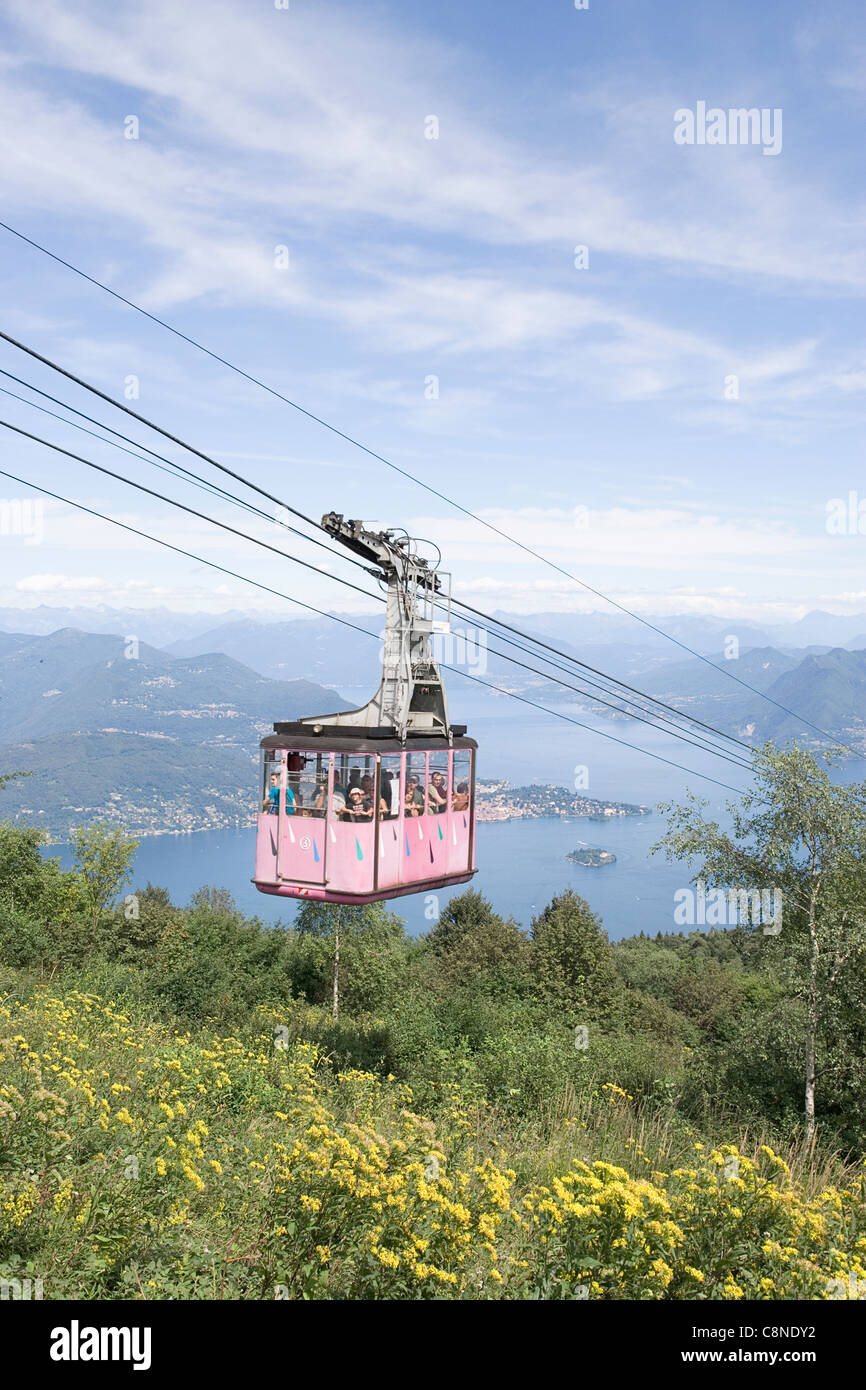 Funivia e vista sul lago maggiore immagini e fotografie stock ad alta ...