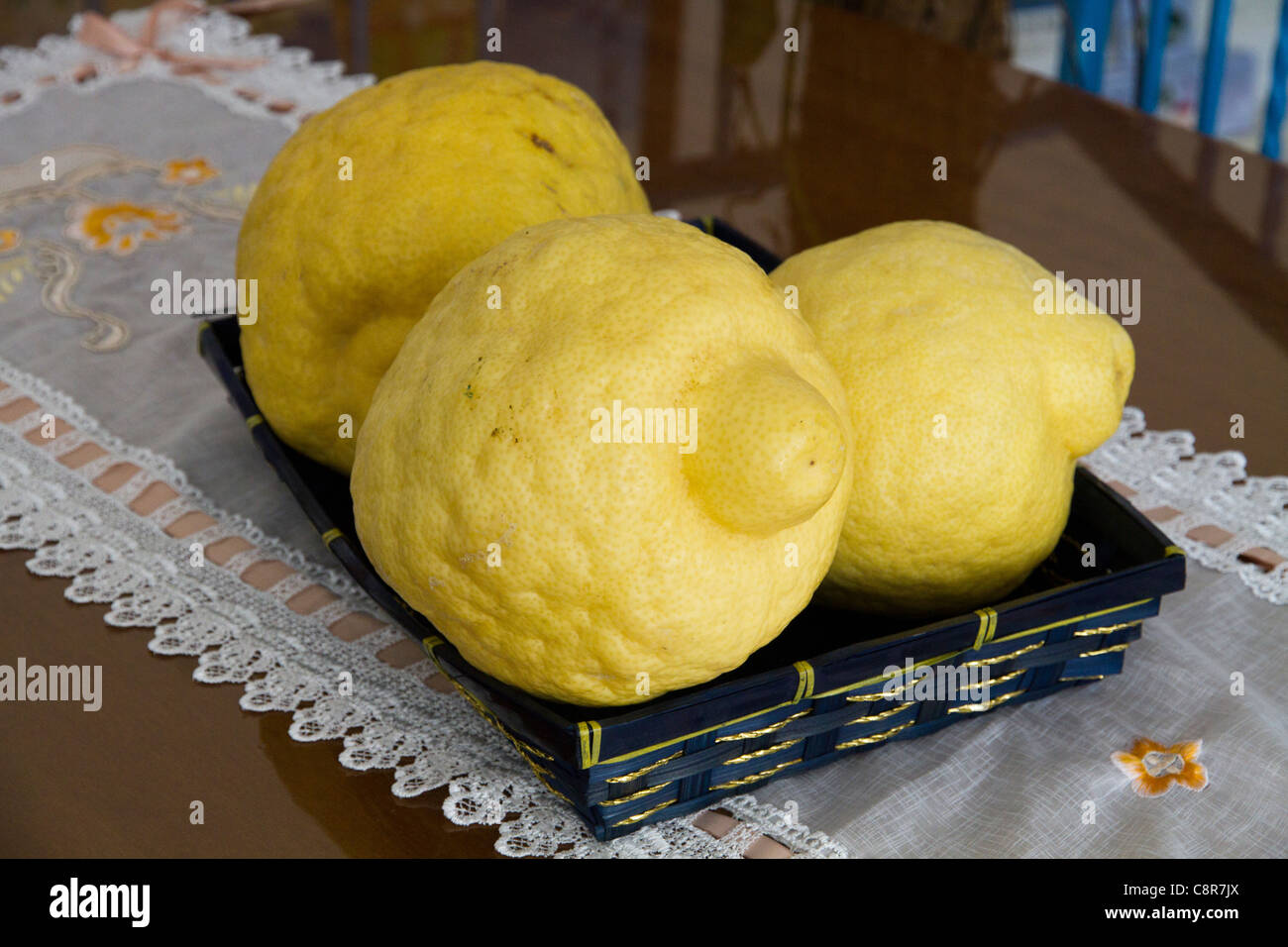 Limoni costiera amalfitana immagini e fotografie stock ad alta ...