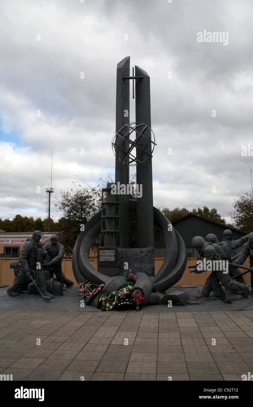 Chernobyl memorial statue immagini e fotografie stock ad alta ...