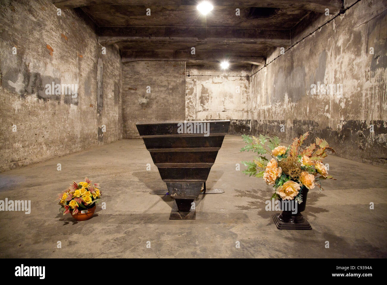 Camera di gas del campo di concentramento di auschwitz immagini e ...