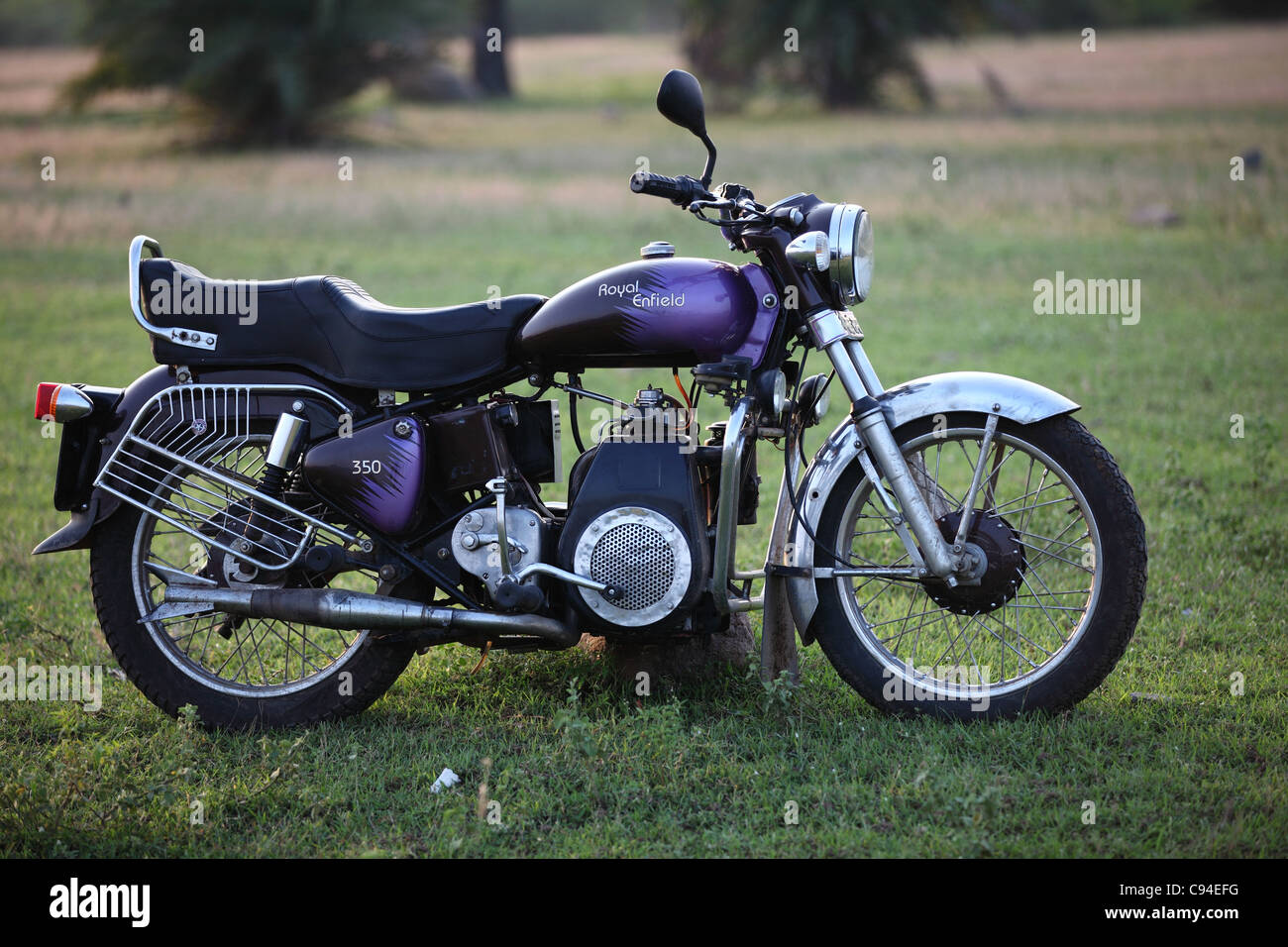 Royal enfield bullet india immagini e fotografie stock ad alta ...