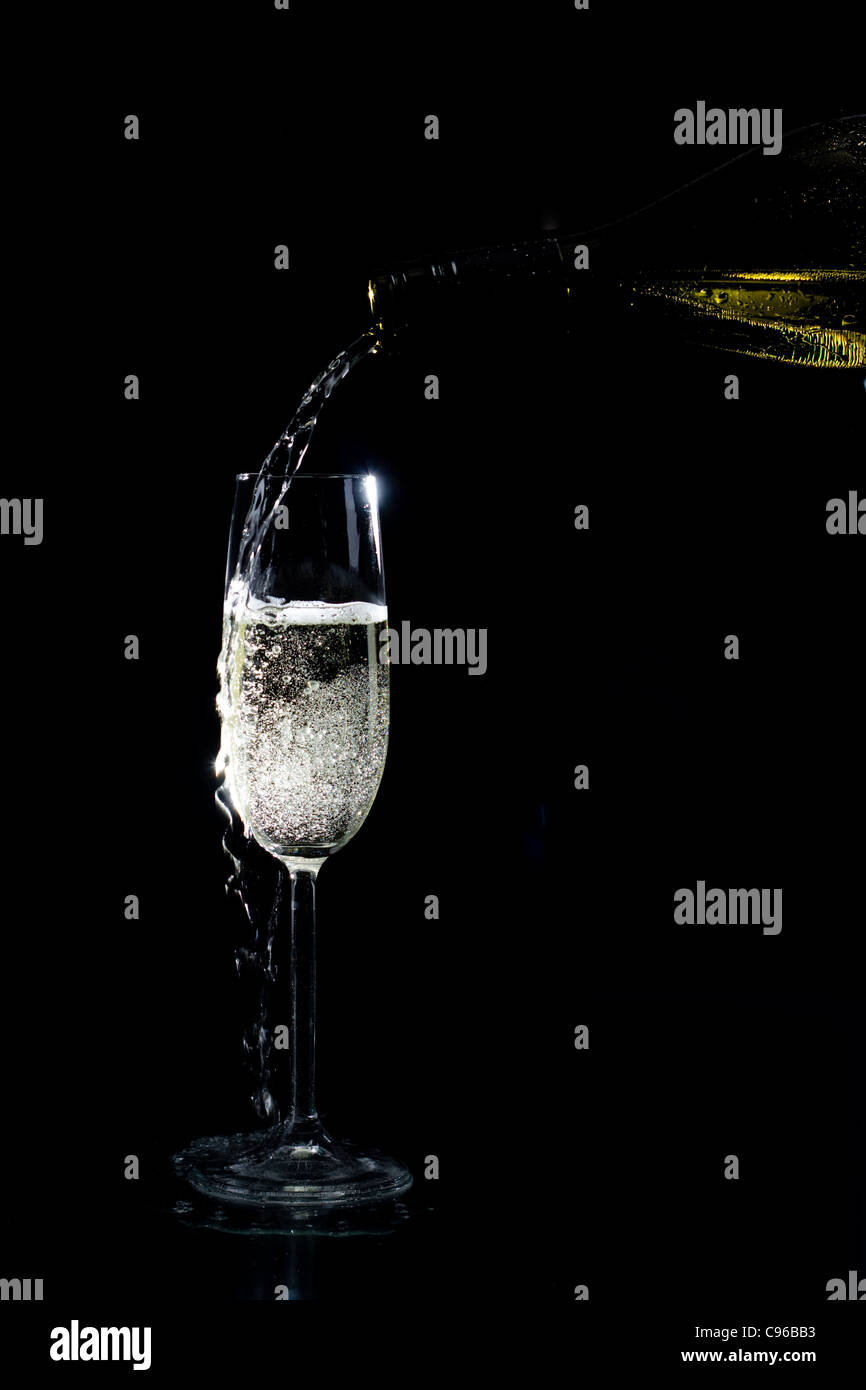 Bottiglie di spumante prosecco e champagne immagini e fotografie stock ...