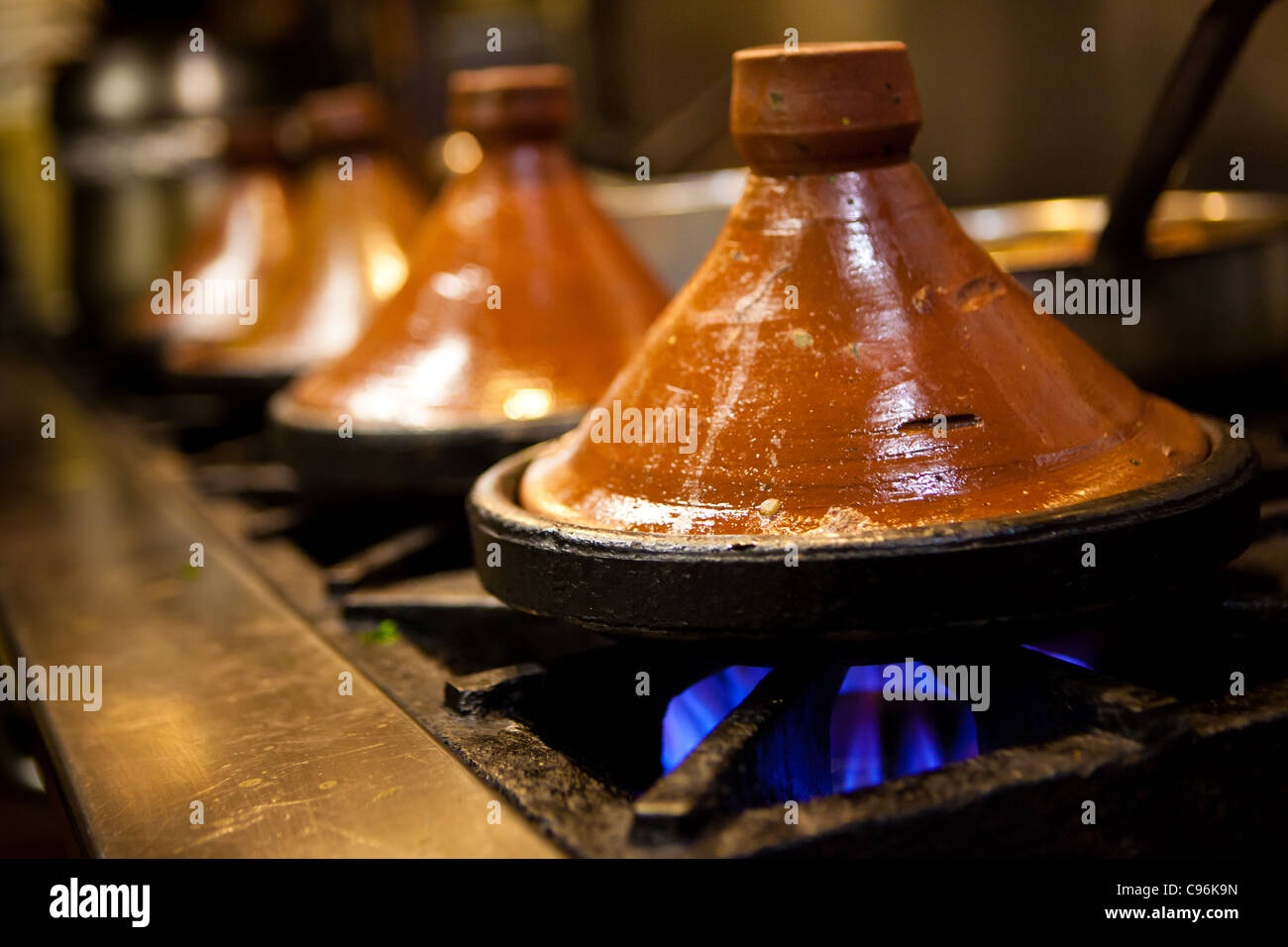 Marokkanische tajine immagini e fotografie stock ad alta risoluzione ...