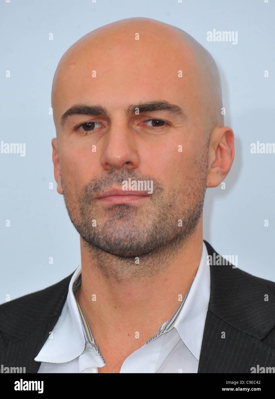 Ermin Sijamija all'ARRIVO IN TERRA DI SANGUE E MIELE Premiere, Scuola ...