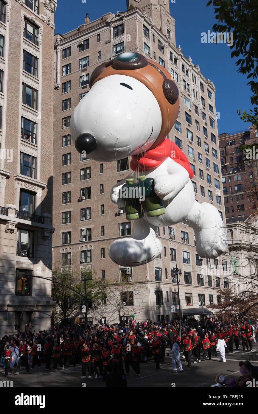 Macy's thanksgiving parade snoopy immagini e fotografie stock ad alta ...
