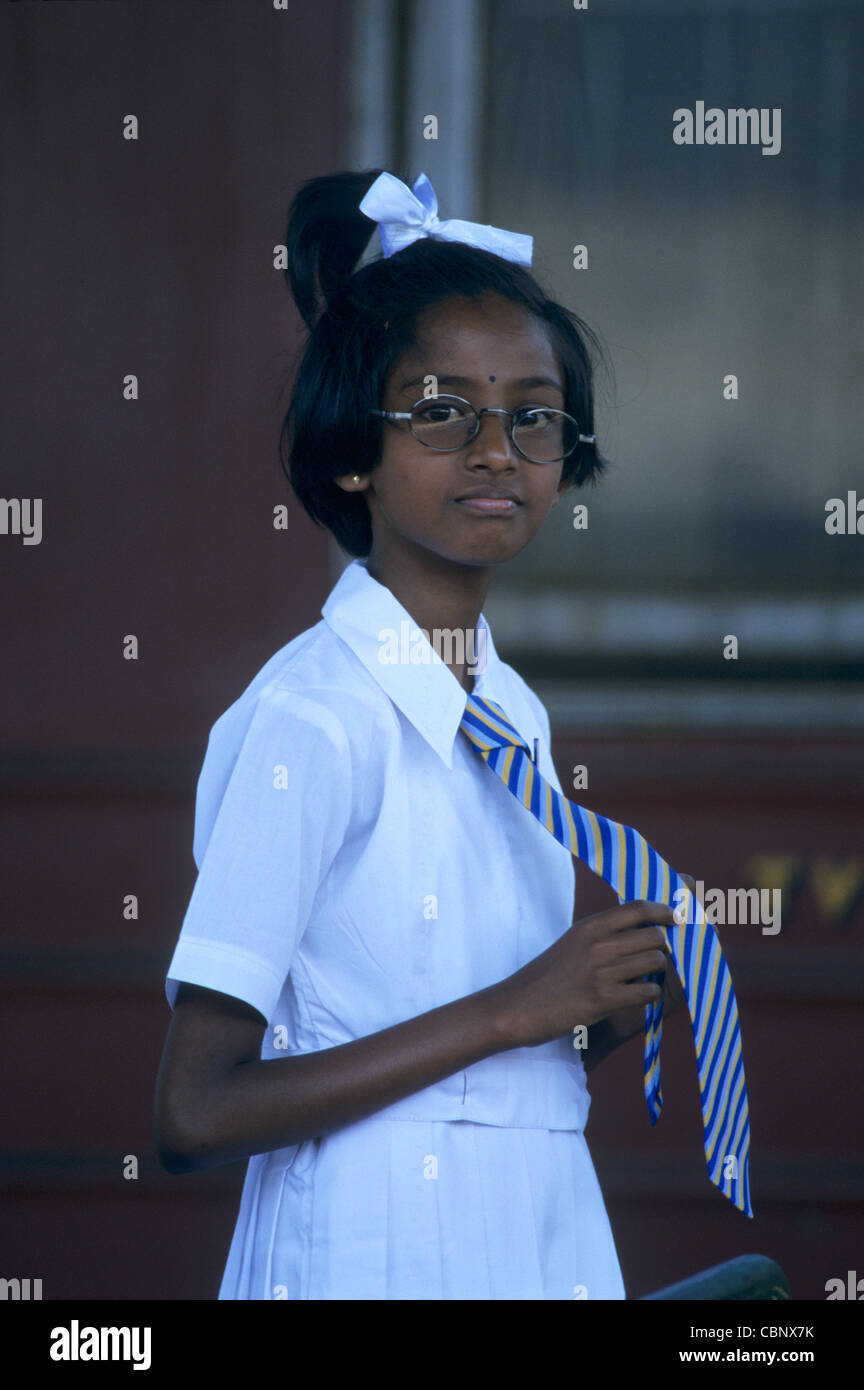 Ragazza Di Scuola Ritratto Uniforme Sri Lanka Immagini E Fotografie 9662