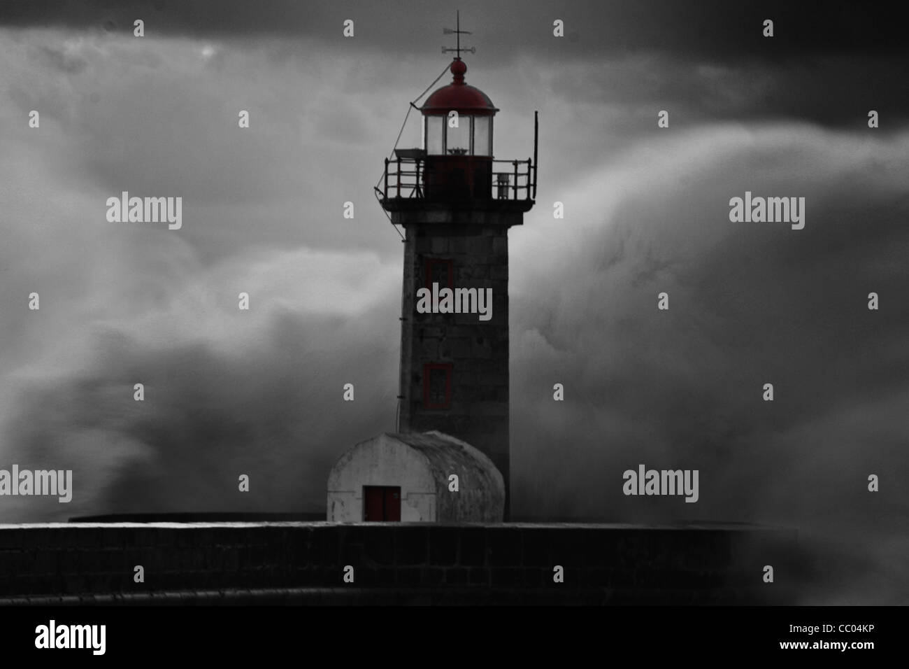 Tempesta faro onda immagini e fotografie stock ad alta risoluzione - Alamy