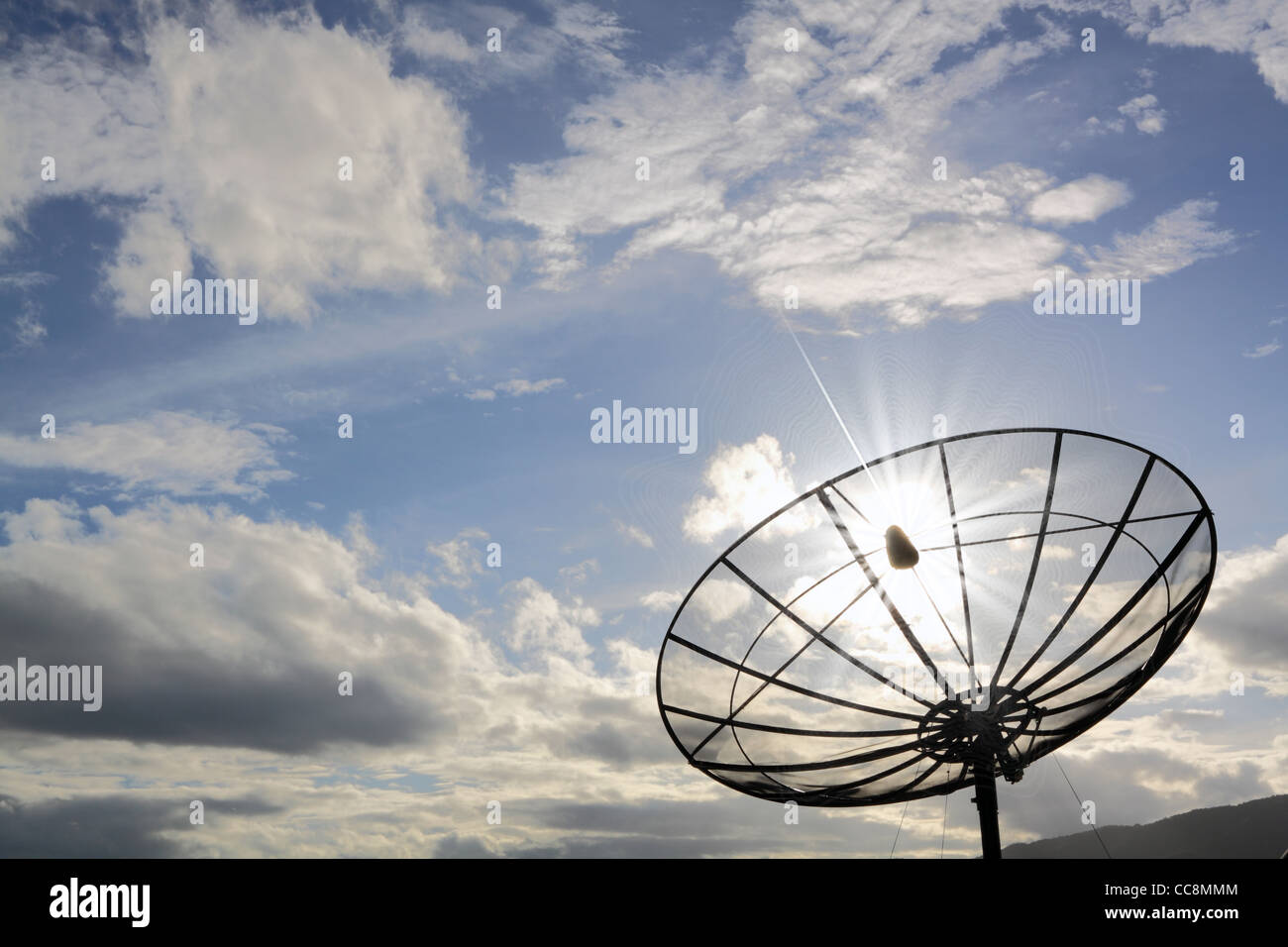 Parabola satellitare senza fili immagini e fotografie stock ad alta ...