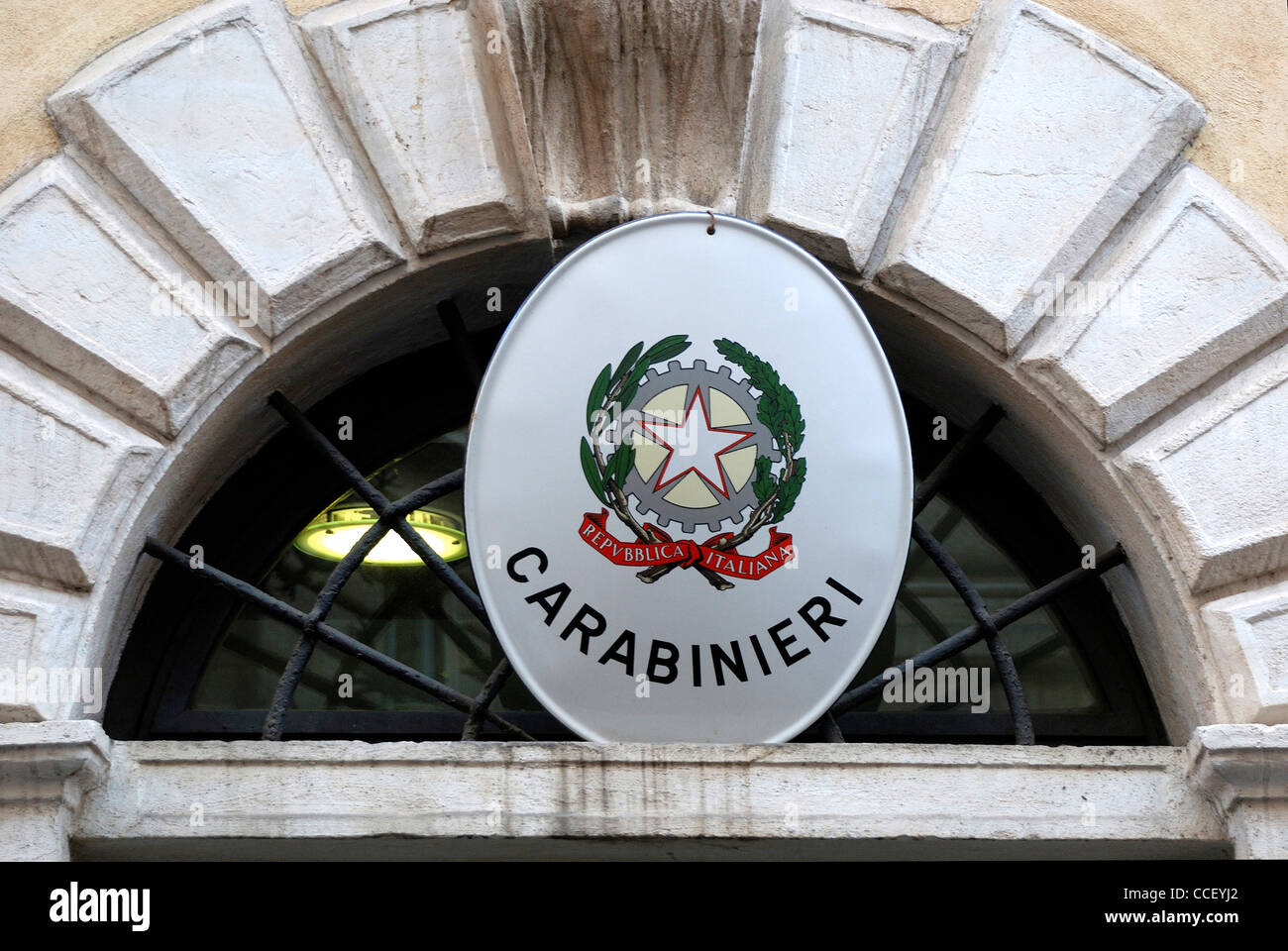 Stemma dei carabinieri immagini e fotografie stock ad alta risoluzione ...