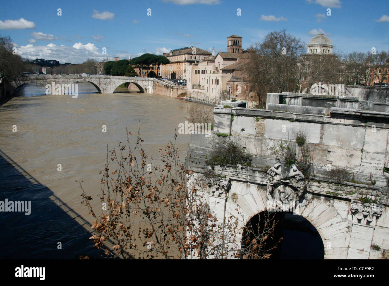 Il ponte rotto ponte di roma immagini e fotografie stock ad alta ...