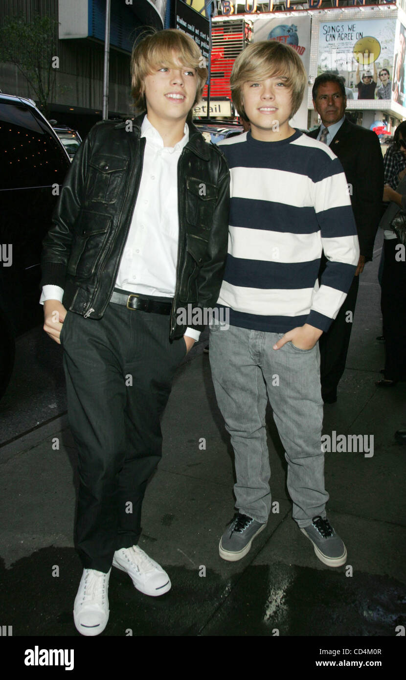 Dylan sprouse and cole sprouse immagini e fotografie stock ad alta ...