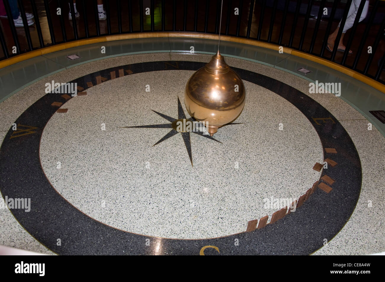 The foucault pendulum immagini e fotografie stock ad alta risoluzione ...