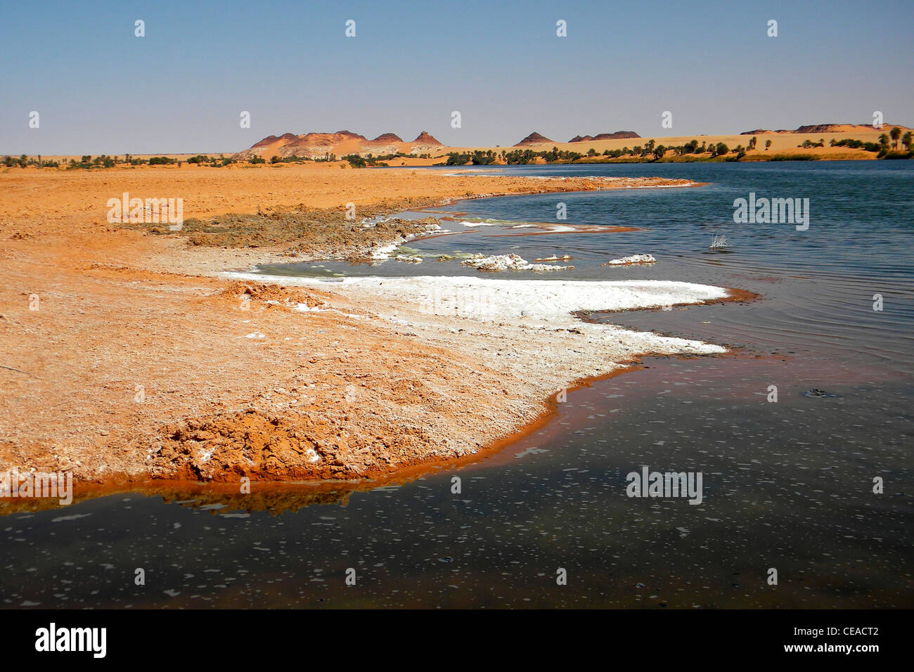 Lago ounianga immagini e fotografie stock ad alta risoluzione - Alamy
