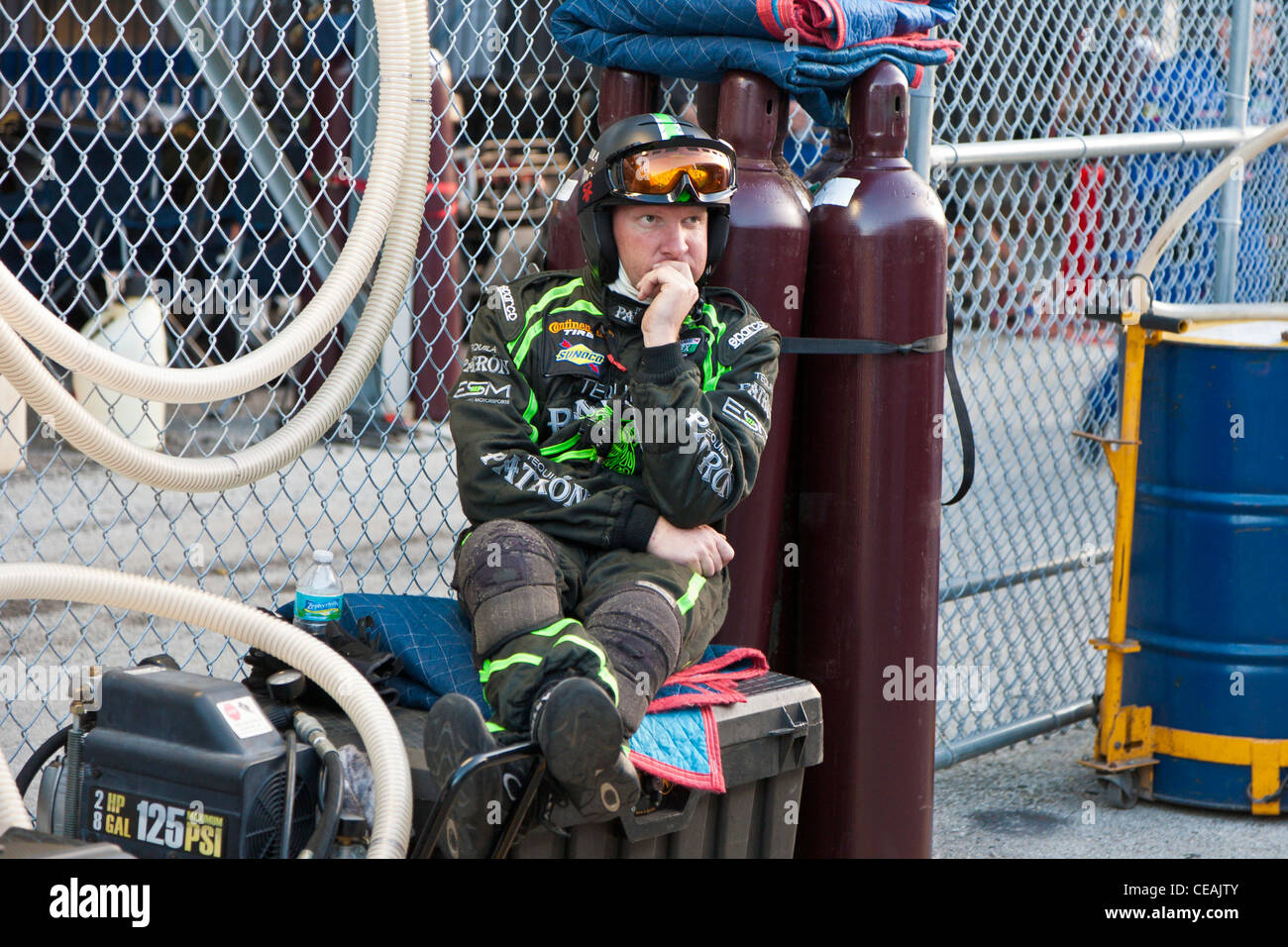 Tequila Patron Extreme Speed Motorsports membro di equipaggio si prende ...