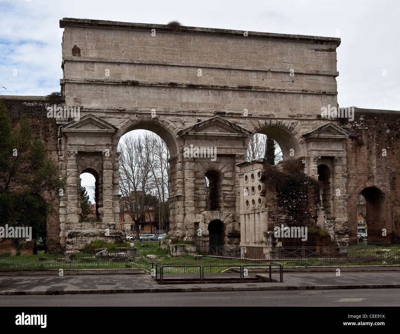 Gate porta maggiore rome immagini e fotografie stock ad alta ...