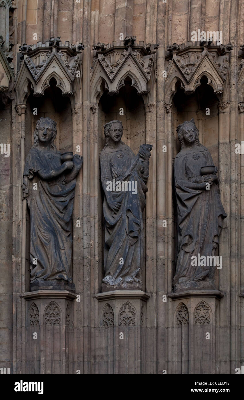 Dom triangelportal immagini e fotografie stock ad alta risoluzione - Alamy