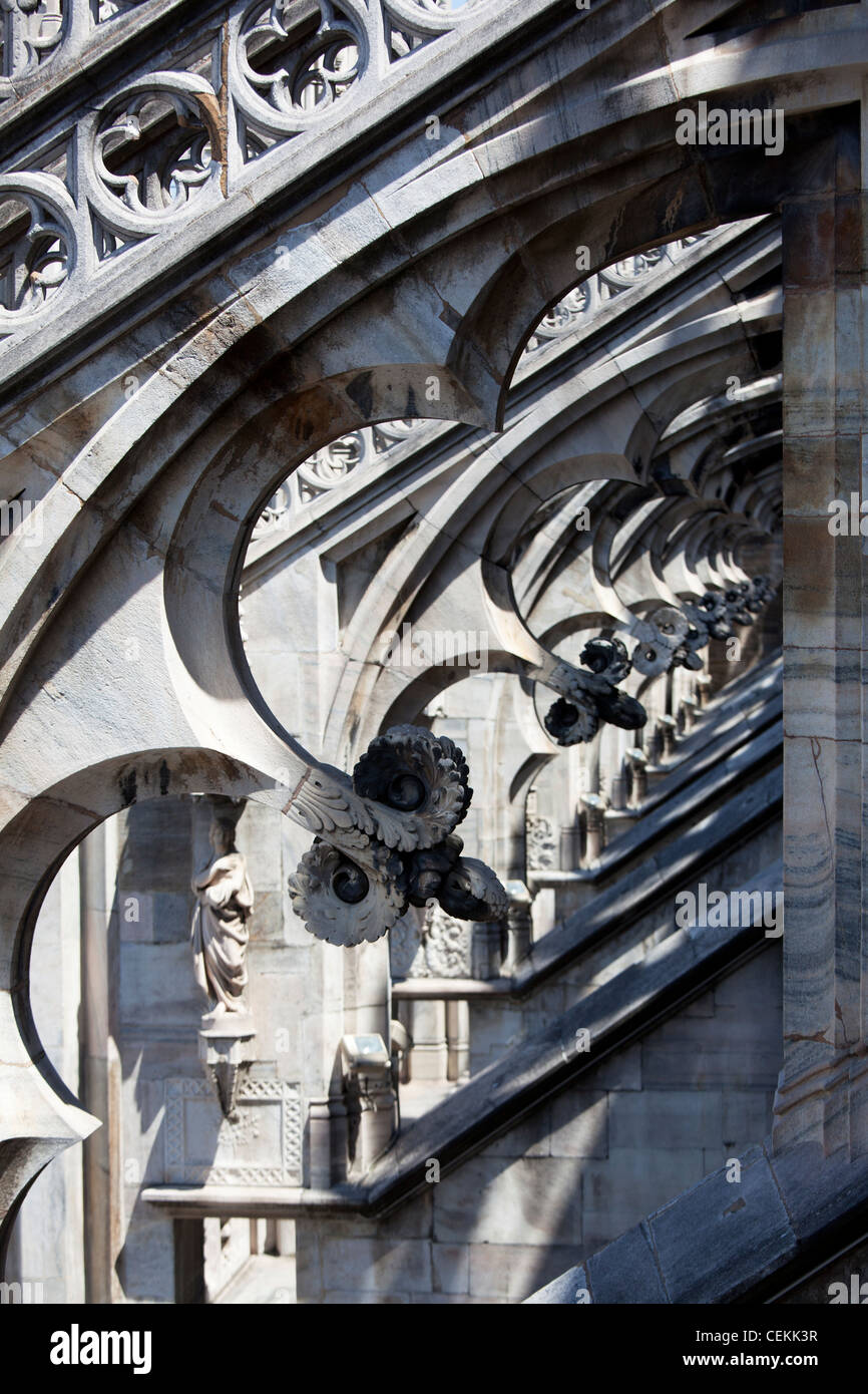 Duomo di milano contrafforti immagini e fotografie stock ad alta ...