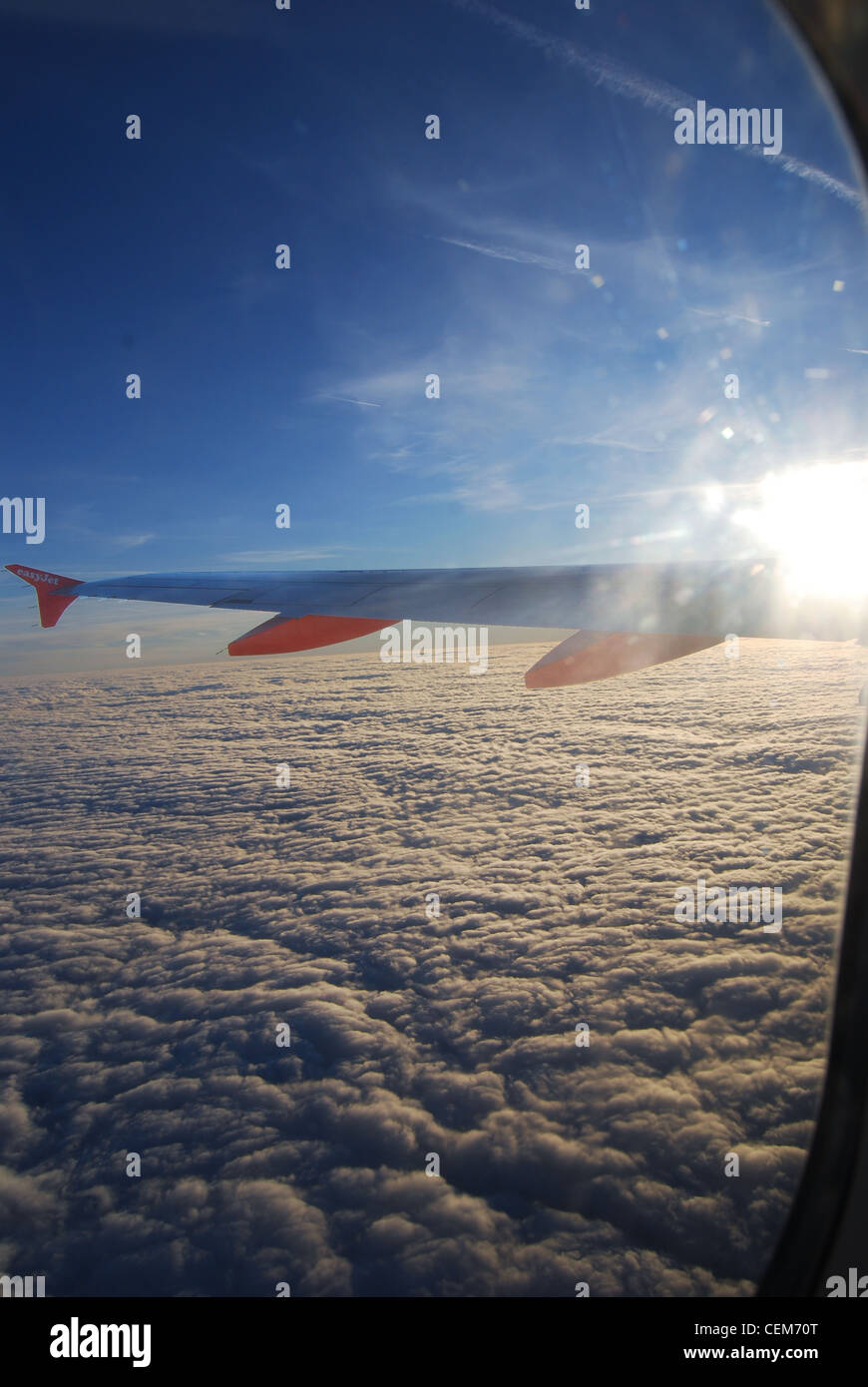 Volo in aereo sopra le nuvole immagini e fotografie stock ad alta ...