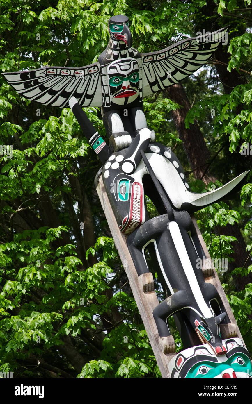 Totem salish palo totem immagini e fotografie stock ad alta risoluzione ...