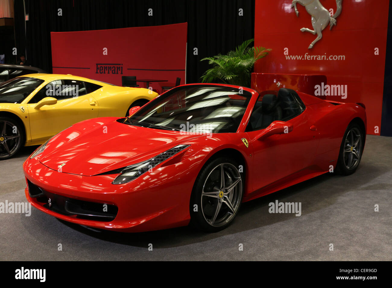 Car red ferrari immagini e fotografie stock ad alta risoluzione - Alamy