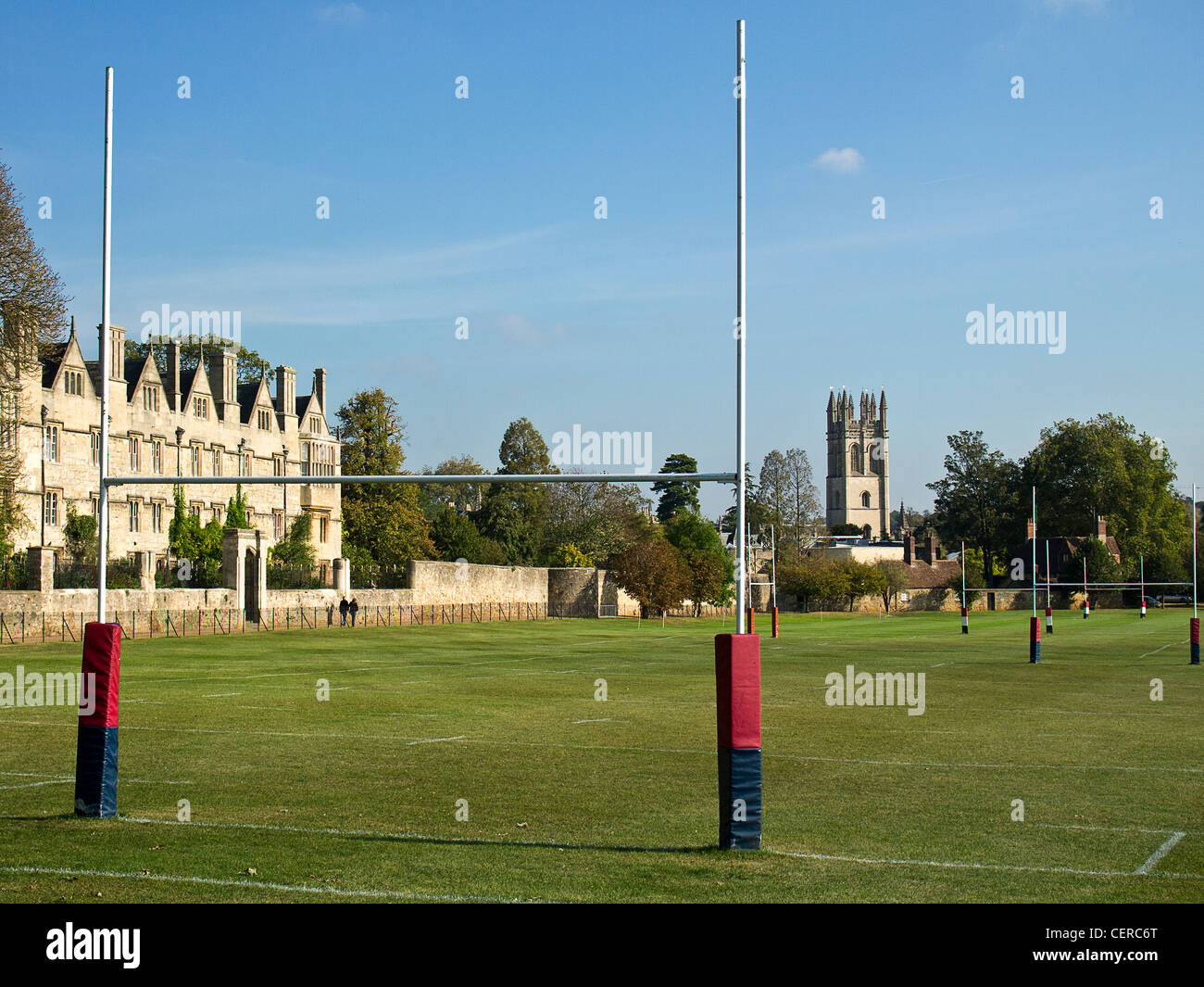 Campo da rugby immagini e fotografie stock ad alta risoluzione - Alamy