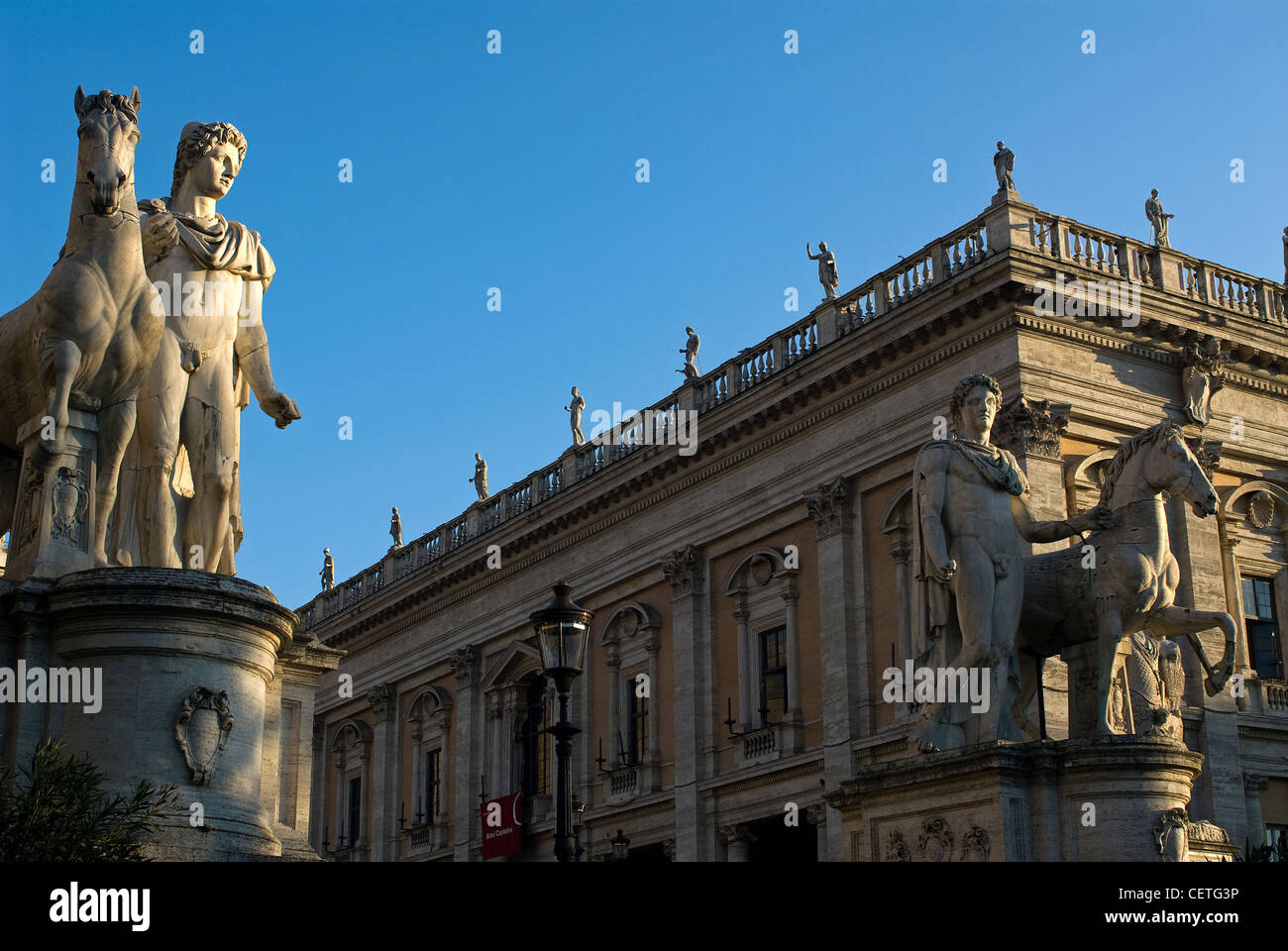 Dioscuri statues immagini e fotografie stock ad alta risoluzione - Alamy