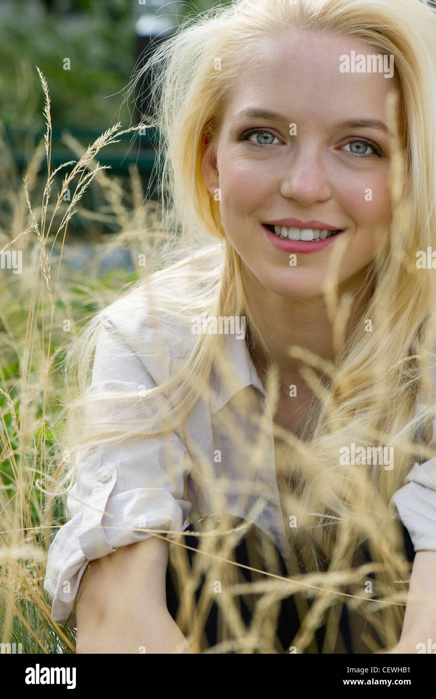 Donna bionda alta immagini e fotografie stock ad alta risoluzione - Alamy