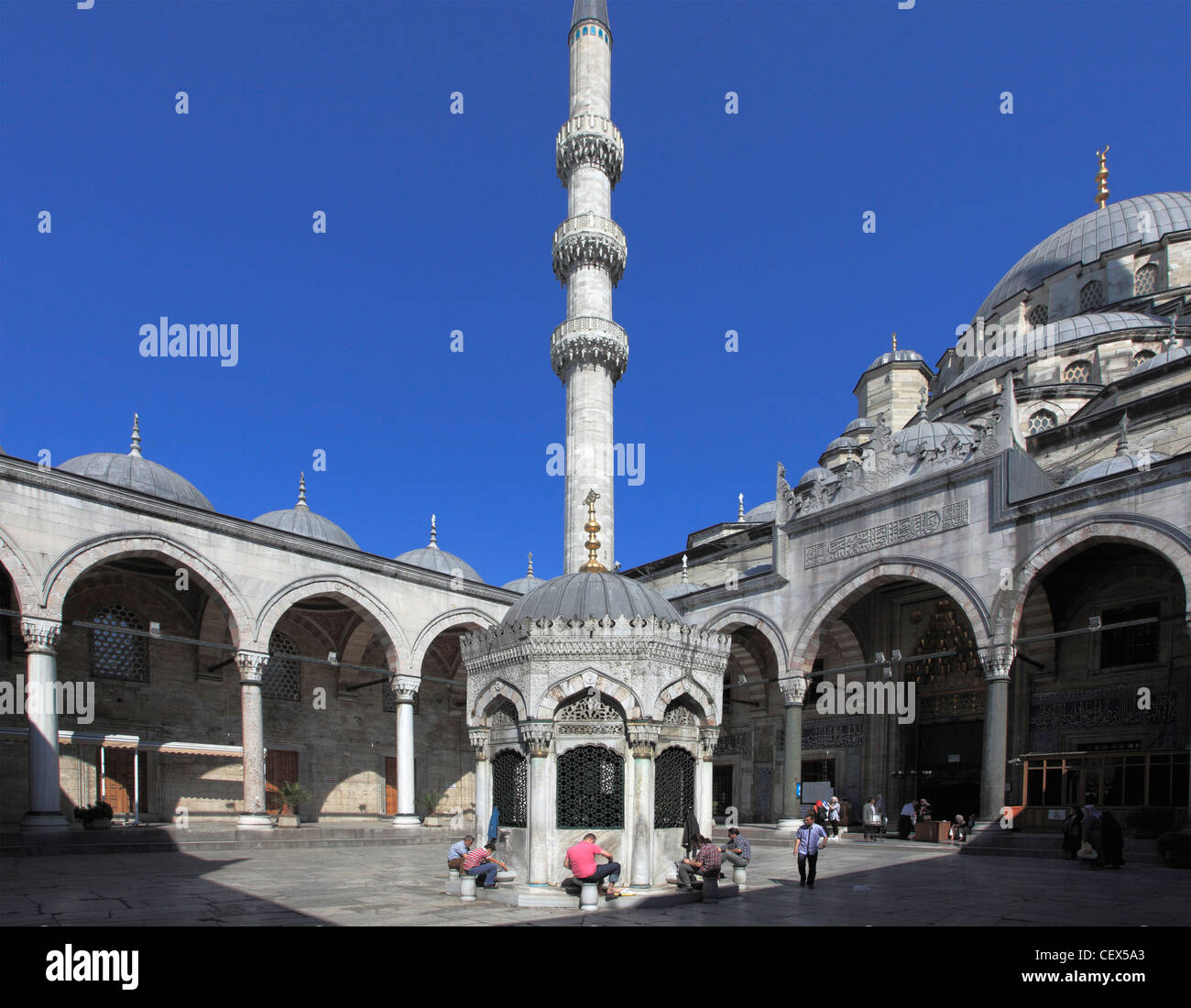 Nuova moschea istanbul architettura musulmana immagini e fotografie ...
