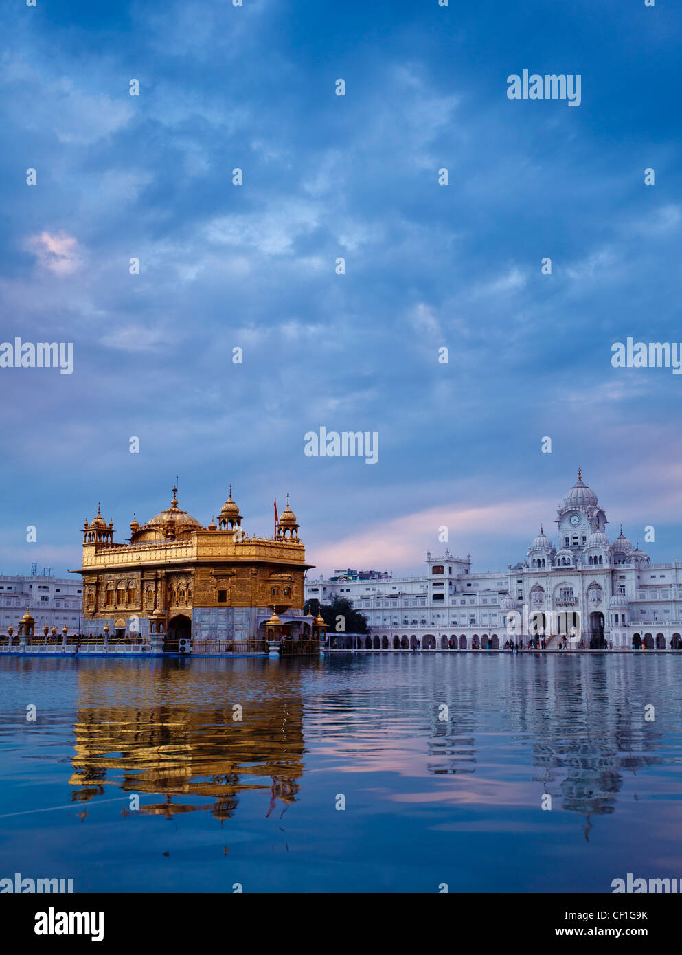 Golden temple amritsar immagini e fotografie stock ad alta risoluzione ...