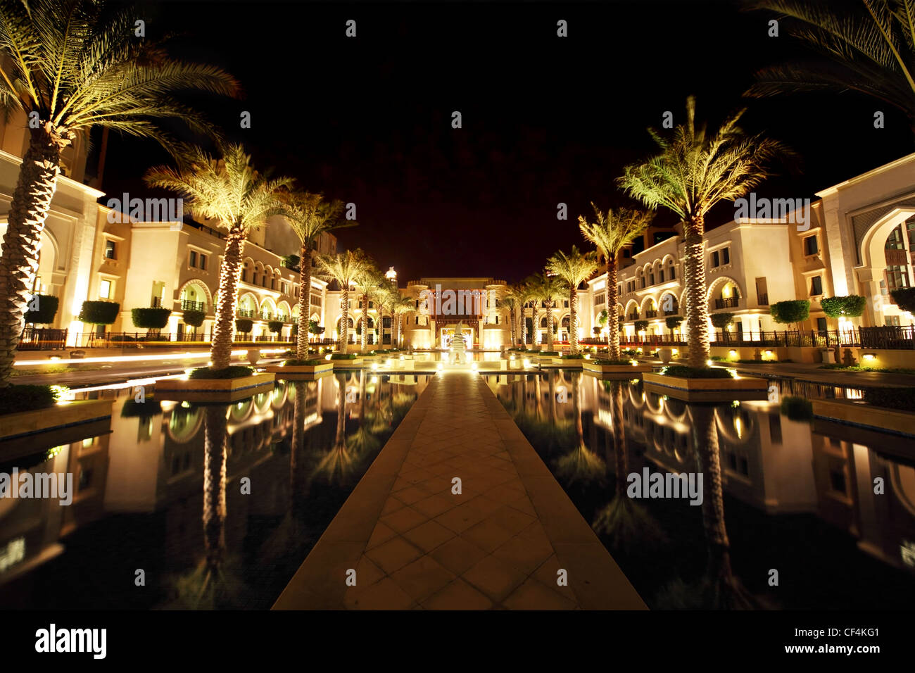 Vista notturna dubai immagini e fotografie stock ad alta risoluzione ...