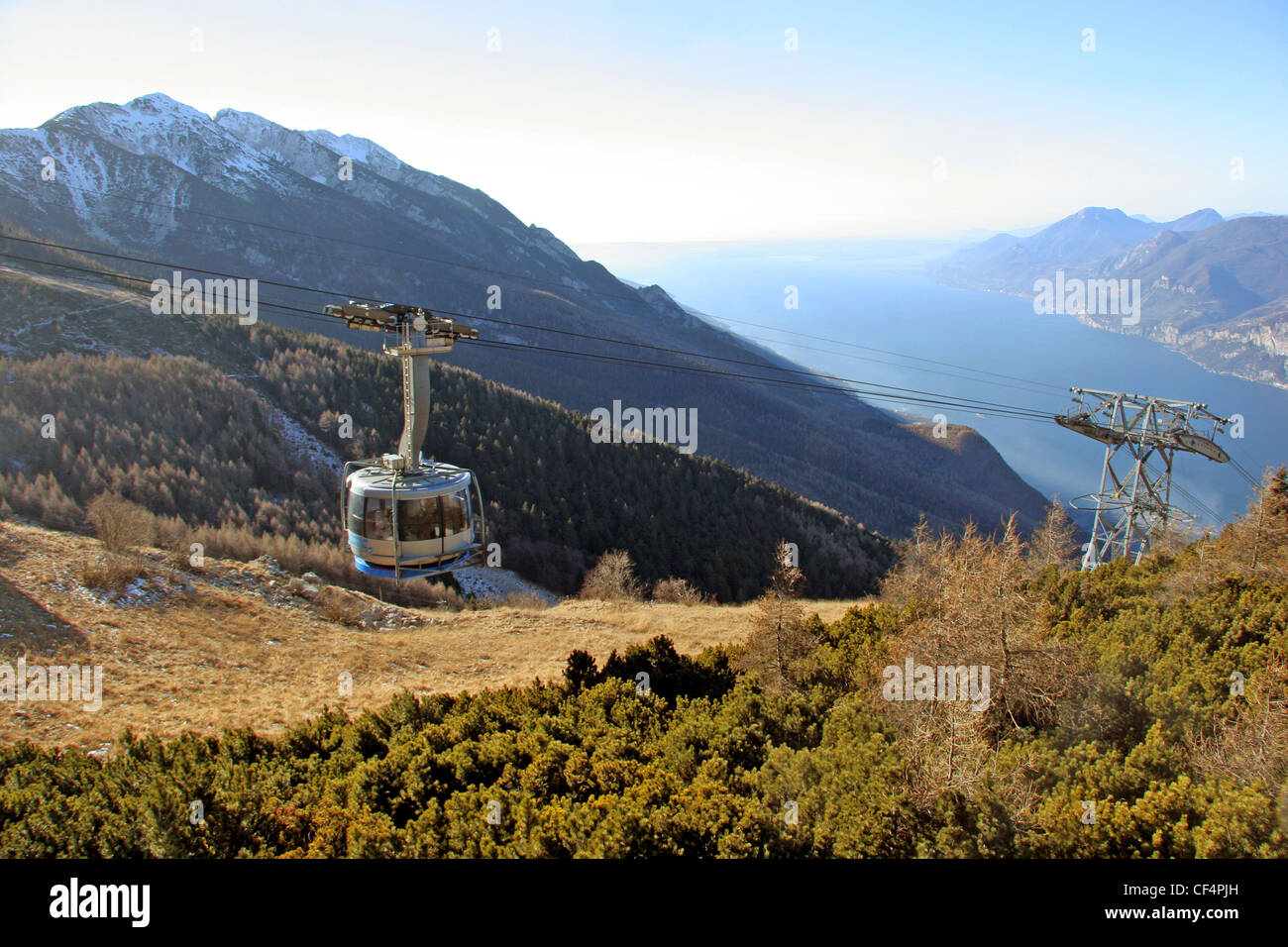 Funivia malcesine monte baldo immagini e fotografie stock ad alta ...