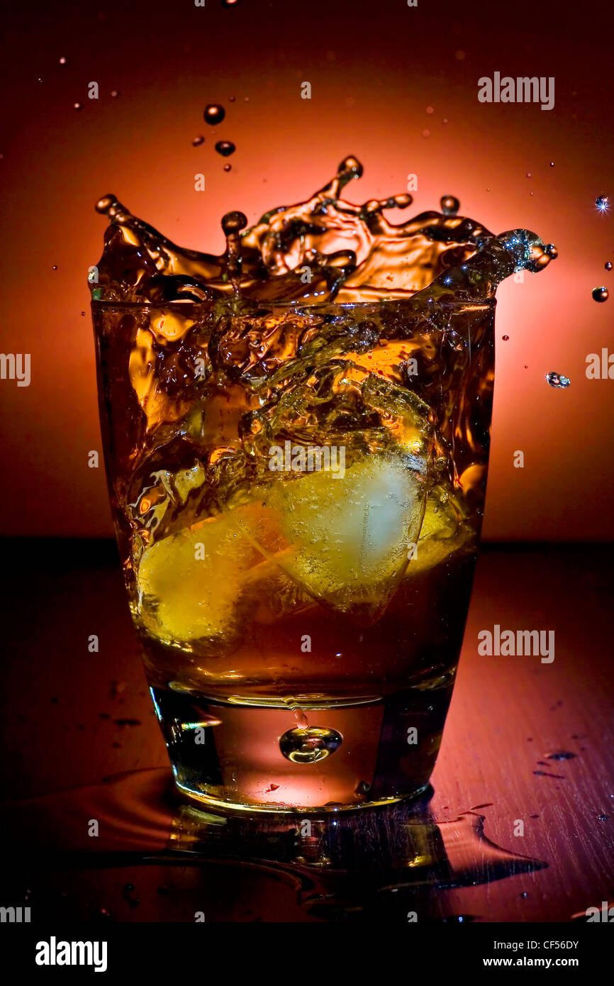 Soda o bevanda alcolica con immagini e fotografie stock ad alta ...