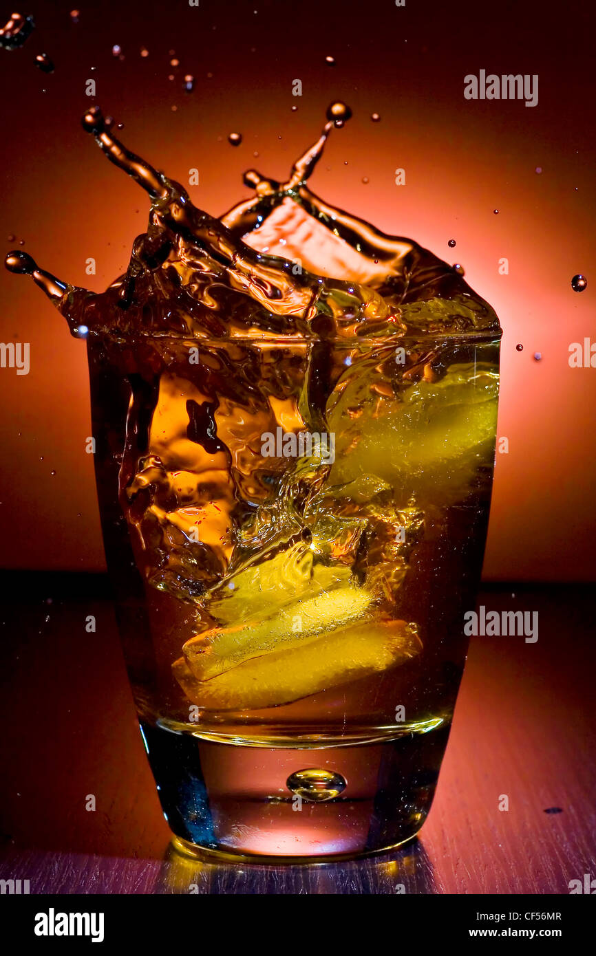 Soda o bevanda alcolica con immagini e fotografie stock ad alta ...