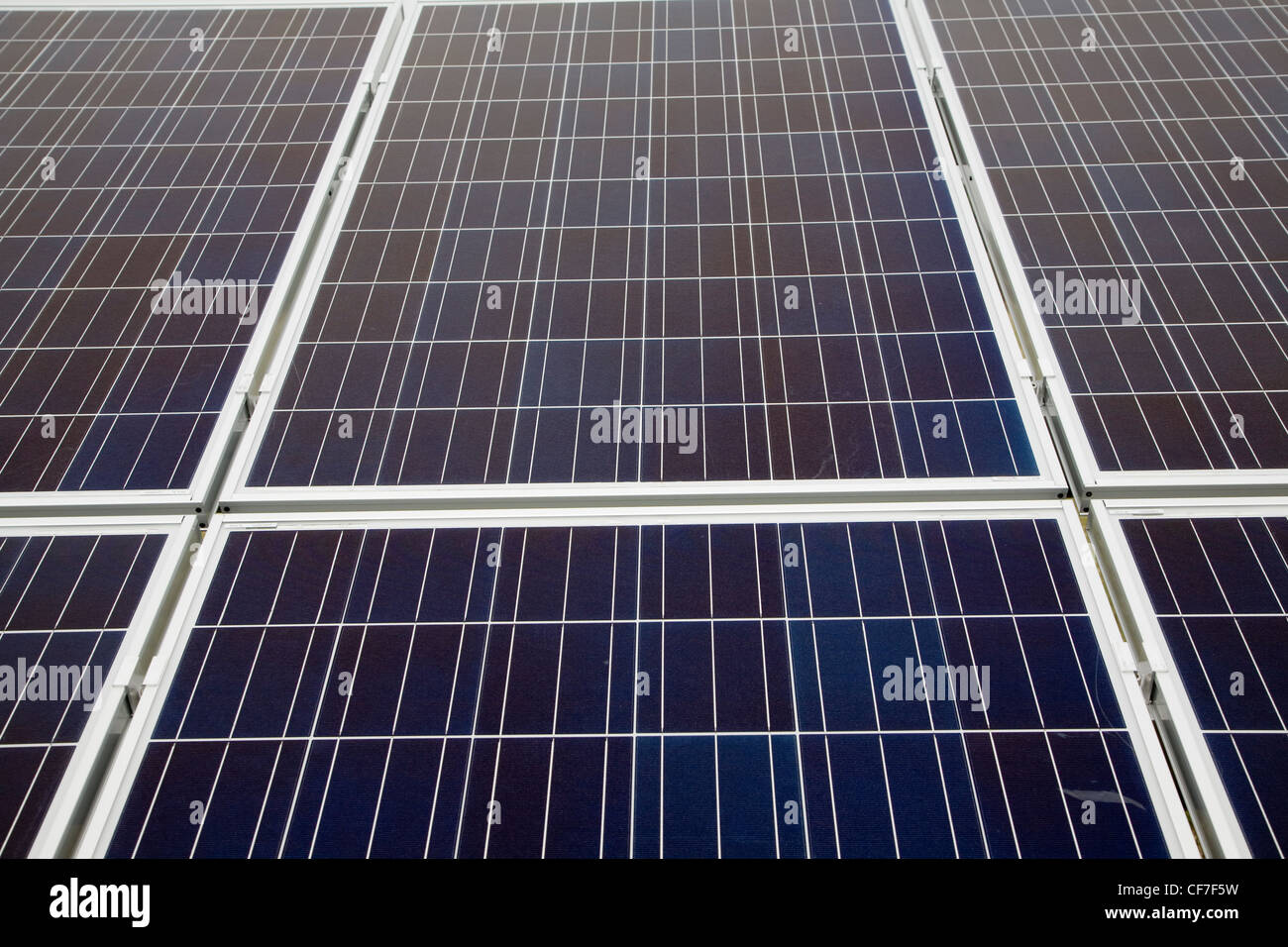 Vicino pannelli fotovoltaici fotovoltaici nel pannello di pannelli ...