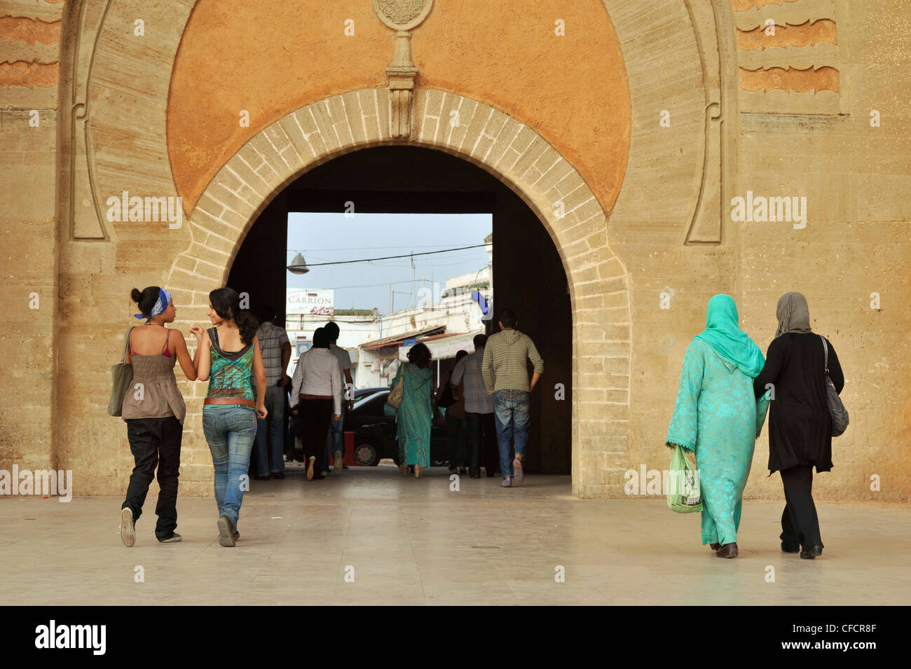 Marocco donne abiti tradizionali immagini e fotografie stock ad alta ...