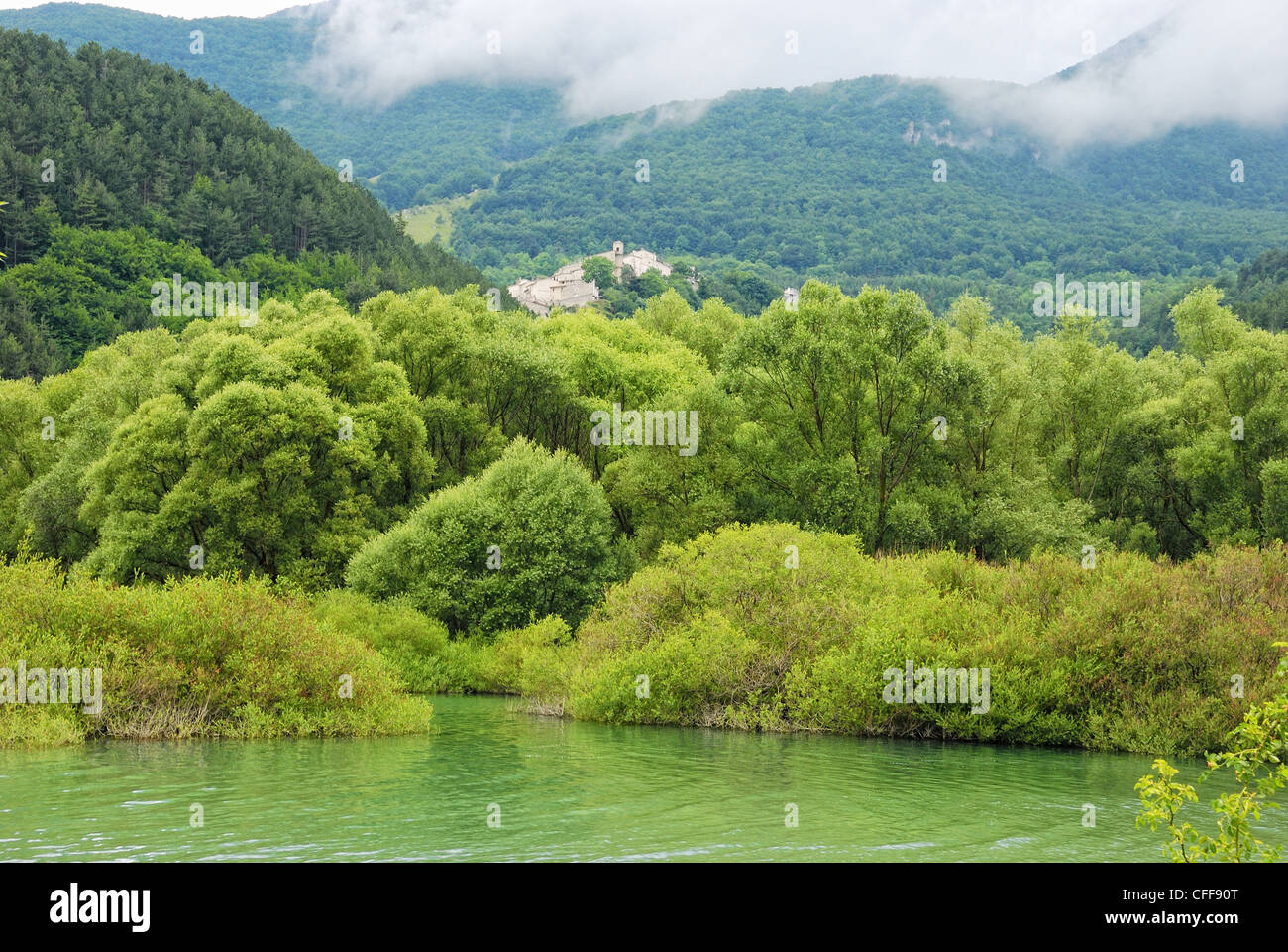 Italia Italia italie abruzzo lago di Barrea civitella alfena Villetta ...